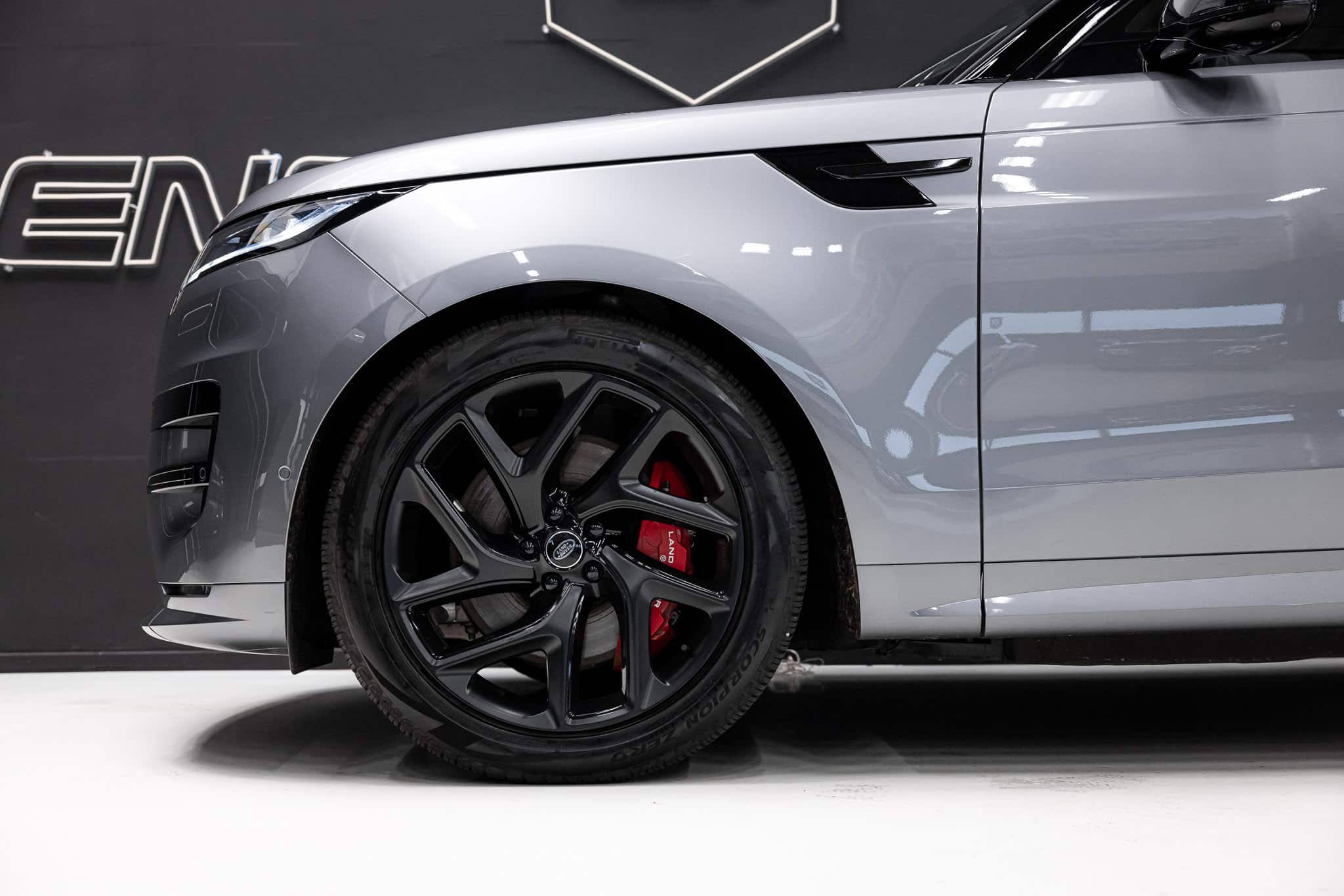 Land Rover Range Rover Sport P440e Dynamic SE Grijs - The Engine Room